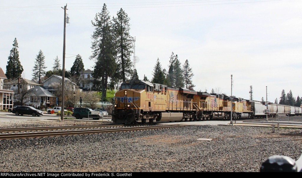UP 7820 pulls a load of empties east through the mountains